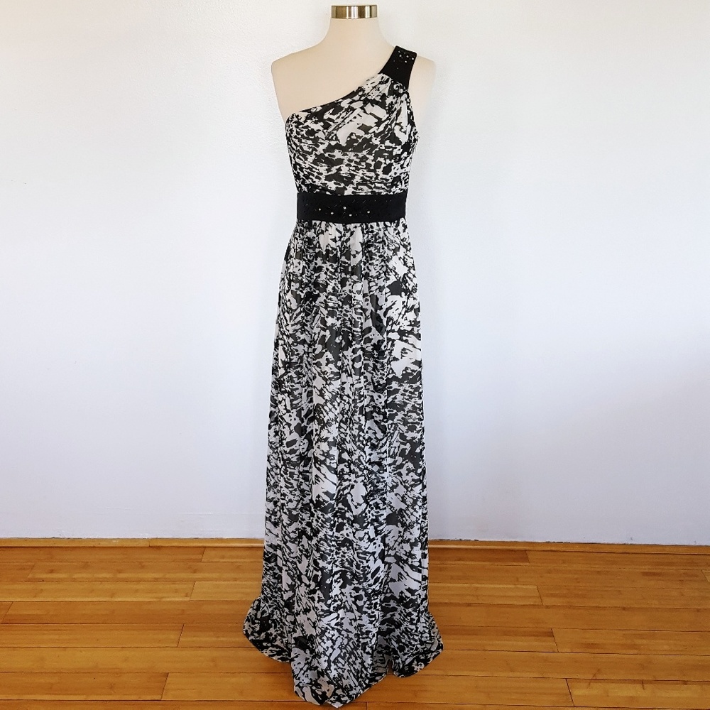 Max & Cleo | Black & White Maxi Dress - Gem